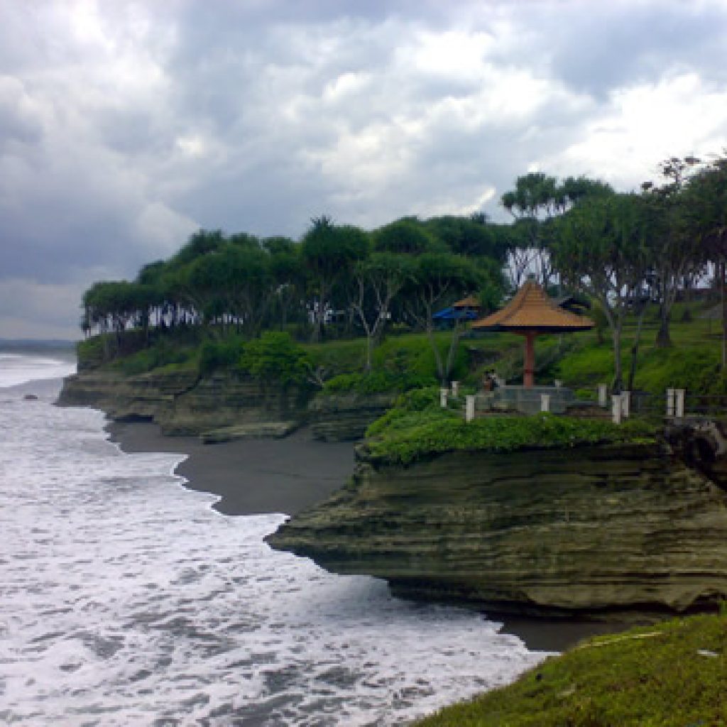 Pantai Batu Hiu Pangandaran - Pangandaran Tour & Travel ...